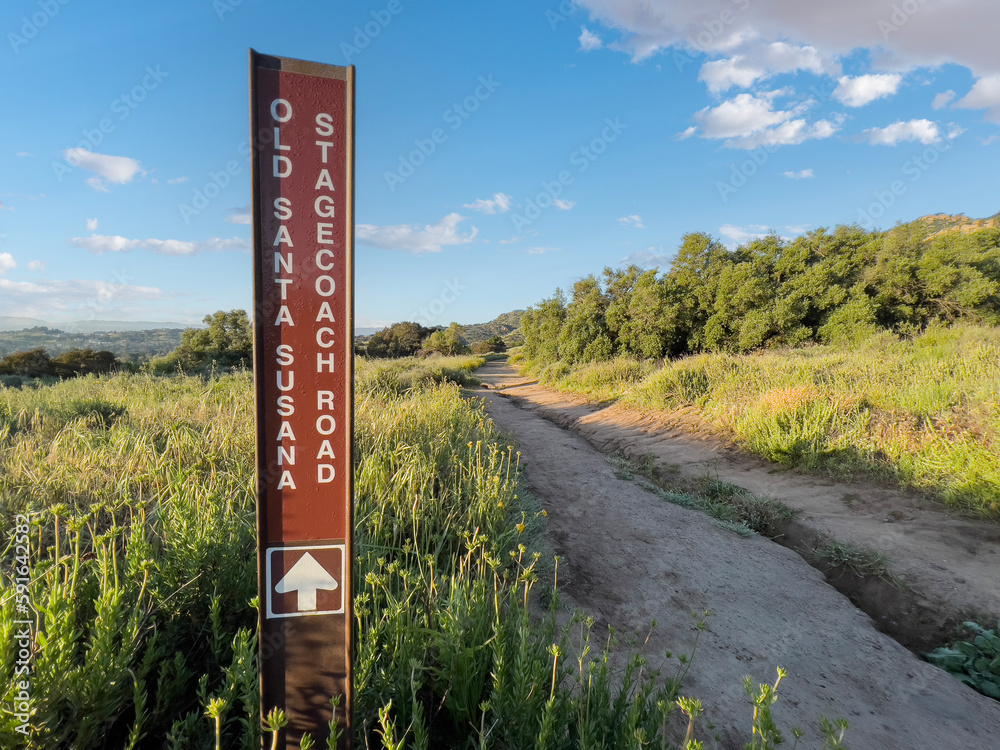 Foto de Old Santa Susana Stagecoach Road trail sign at Santa Susana ...