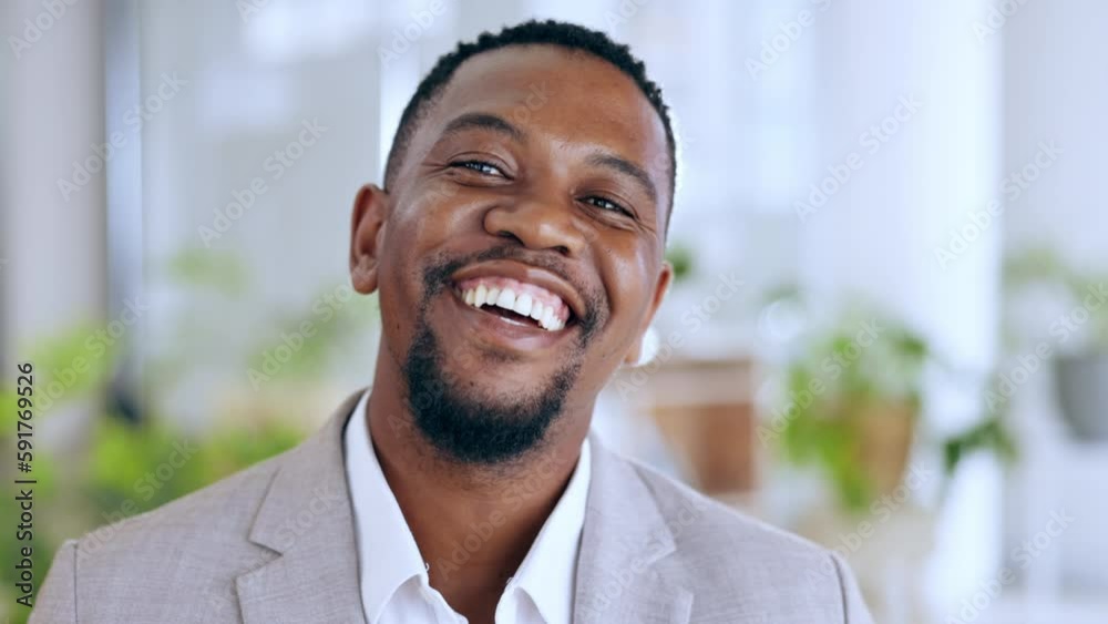Vidéo Stock African business man, face and smile in office with ...