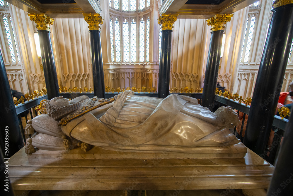 Elizabeth I tomb in Lady Chapel in Westminster Abbey. The church is ...