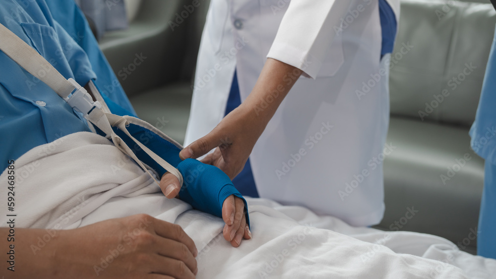 Foto de The medical team visits the car accident patients who are lying ...