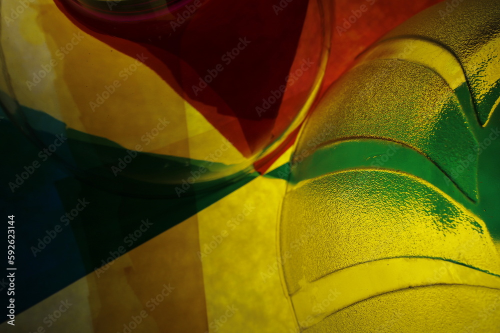 Cuenco de vidrio labrado con textura opaca forma curva en ola con ...