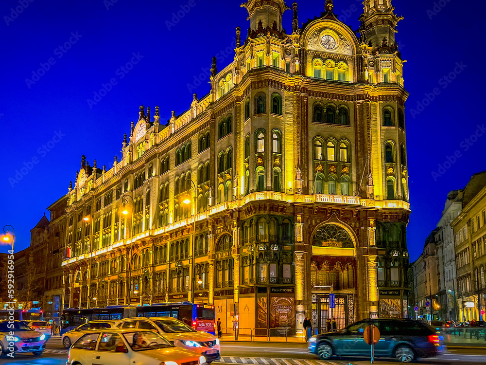 Fotografia do Stock: Budapesht, Hungary - February 08, 2023: Paris ...