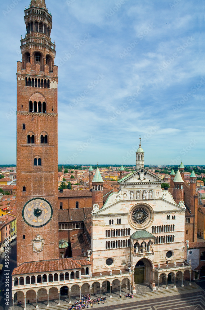 Museo Verticale del Torrazzo di Cremona con la Cattedrale di Santa ...