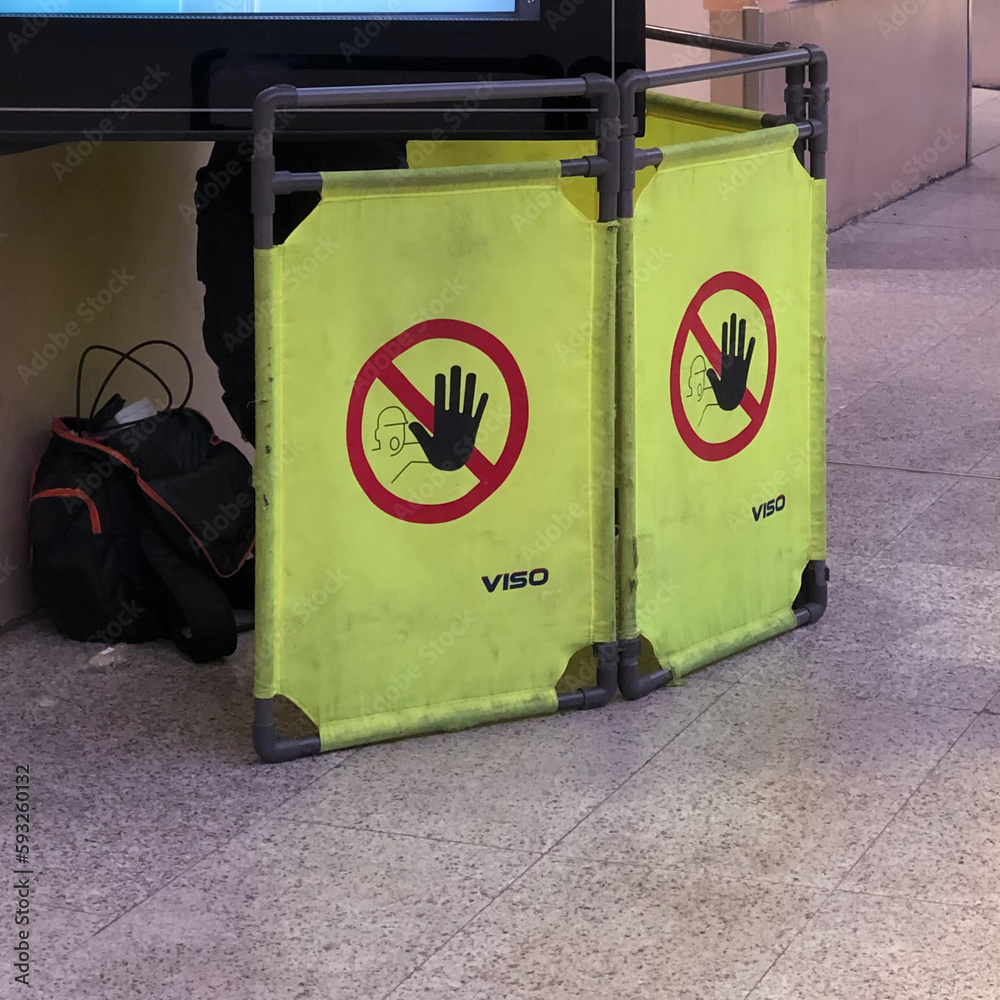 illustration d'une pancarte de couleur verte ou il est inscrit qu'il ...