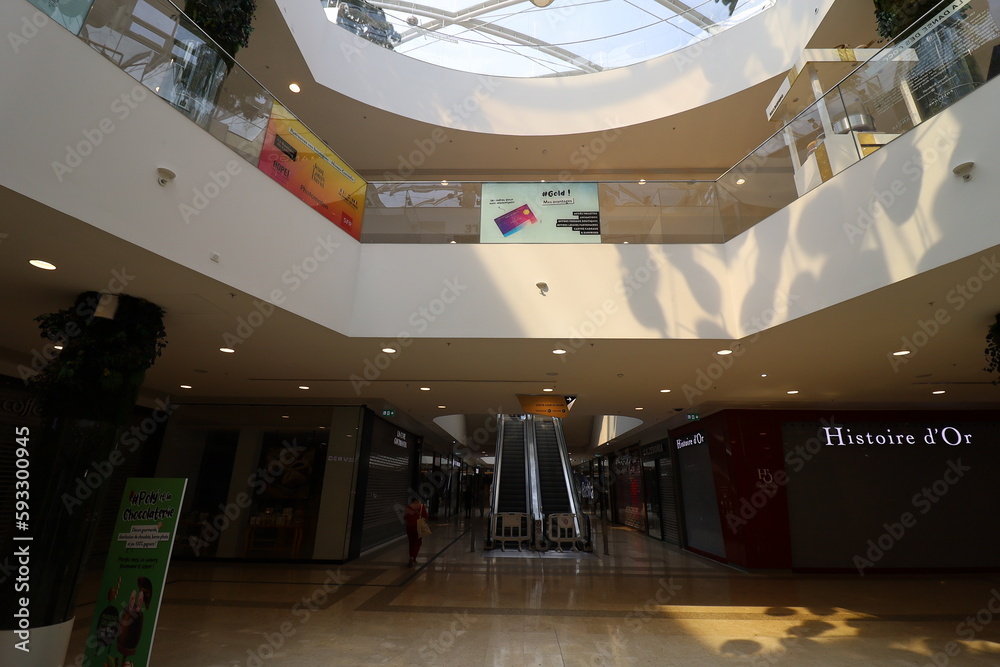 Le centre commercial Polygone, dans le quartier Antigone, ville de ...