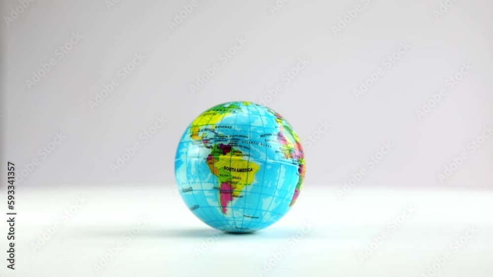 Seamless loop animation of rotating realistic planet Earth with clouds ...