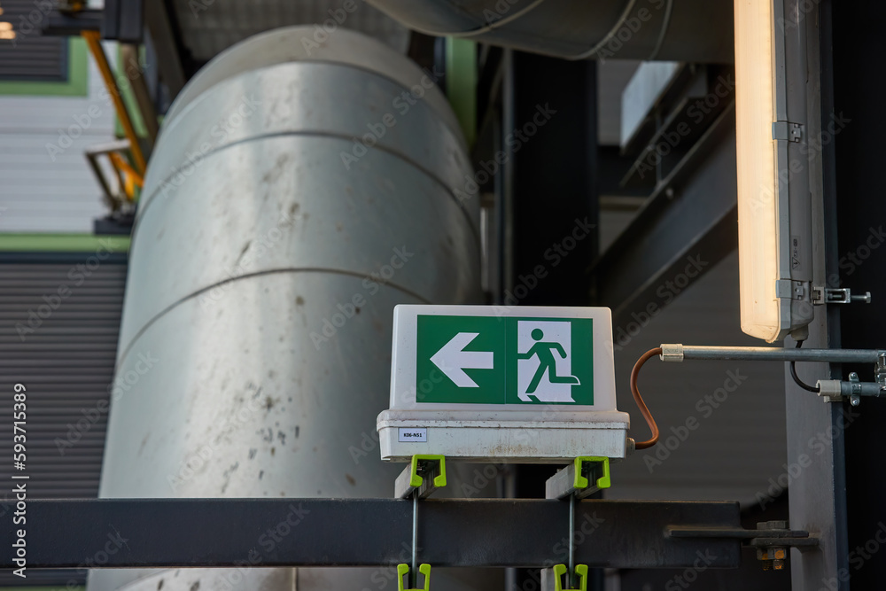 Escape route signalling equipment: Evacuation from complex technology ...