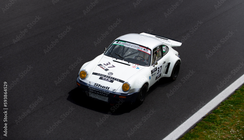 Vintage racing car, classic retro motor sport action, Porsche 911 RSR ...