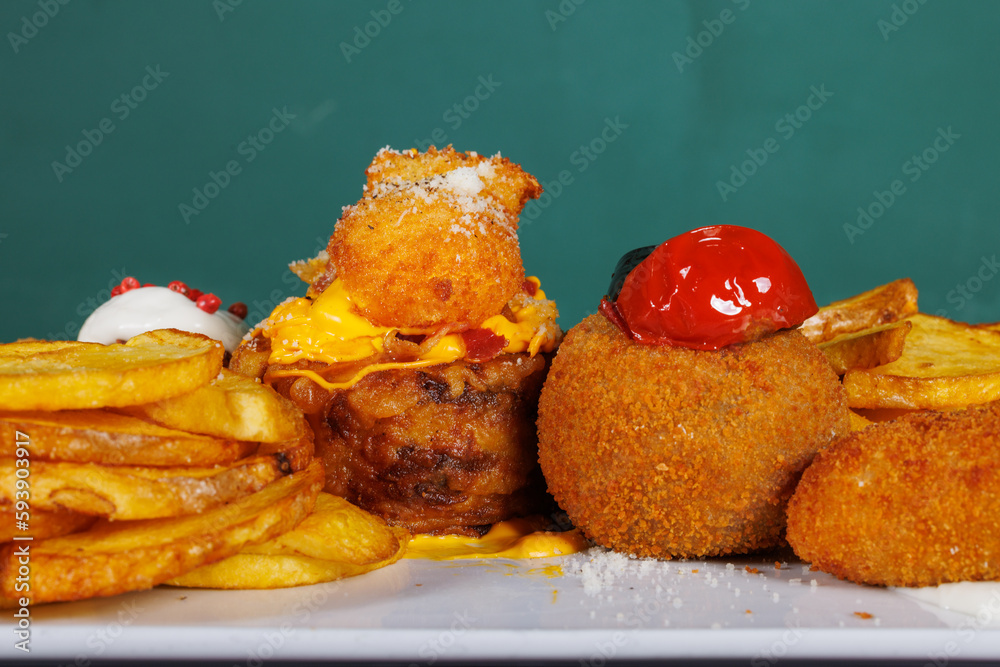 Fritto misto con crocchè di patate, arancino, frittata di pasta, patate ...