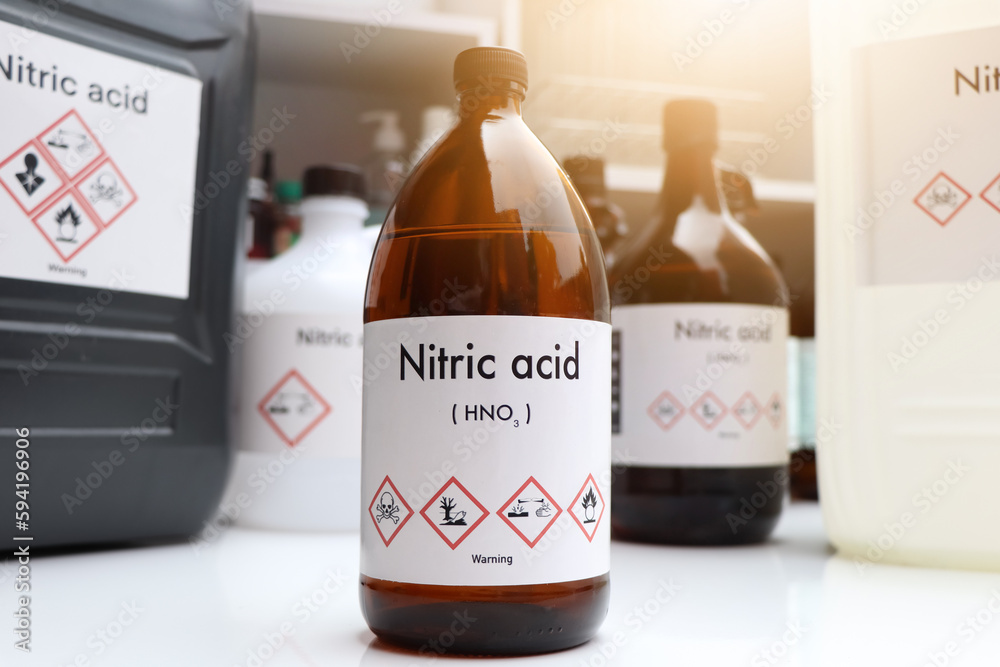 Nitric acid, Hazardous chemicals and symbols on containers Stock 写真 ...