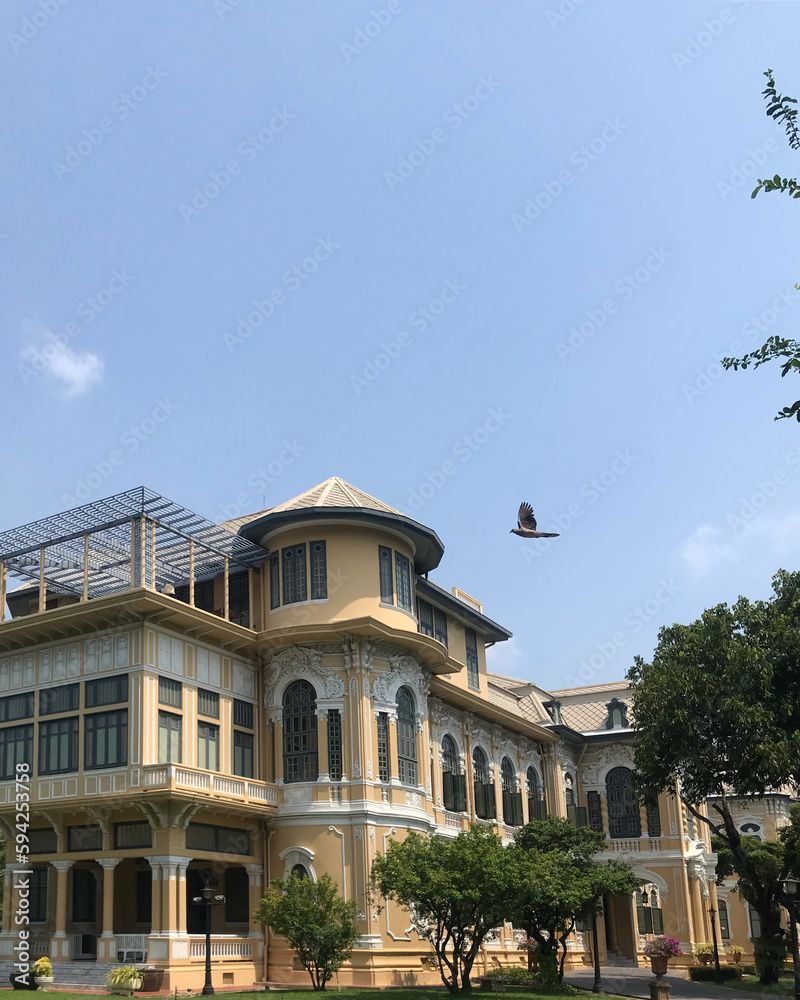 Bang Khun Phrom Palace It is a palace with Baroque and Rococo ...