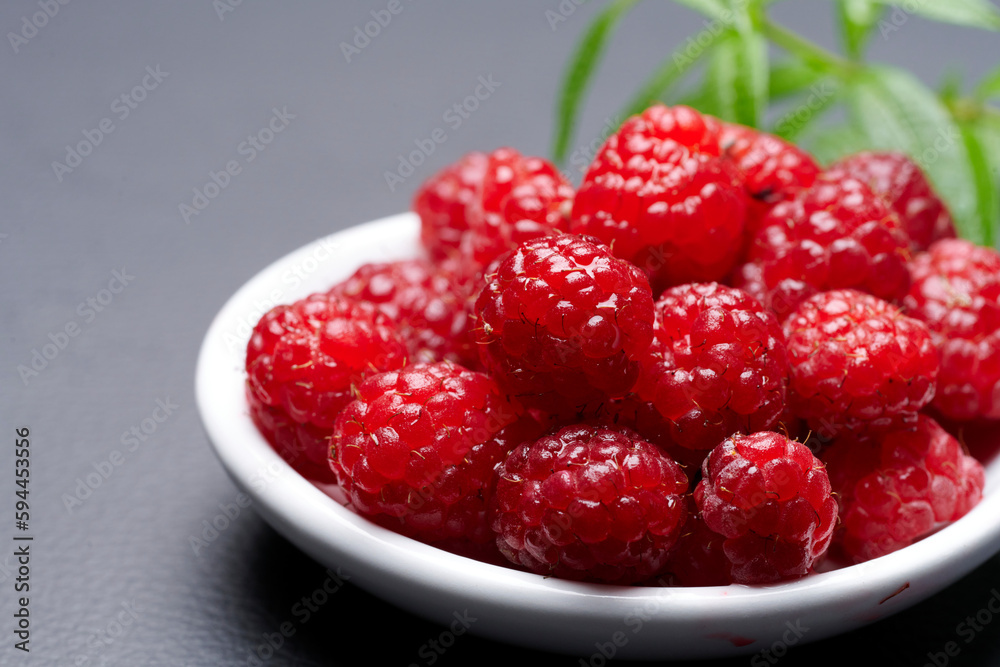 diferentes angulos y detalles de frambuesas rojas Stock Photo | Adobe Stock