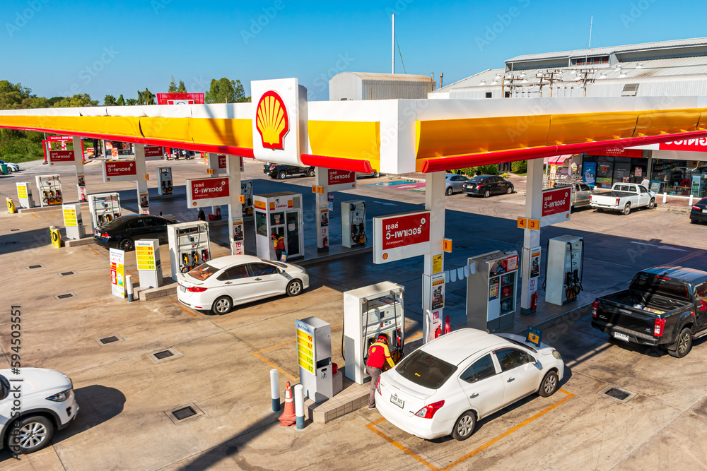 Shell gas station at Minburi, Royal Duch Shell is largest oil company ...