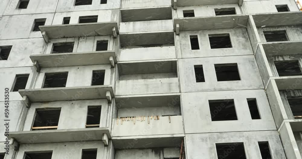 Vídeo do Stock: stage of construction, a view of the high-rise building ...