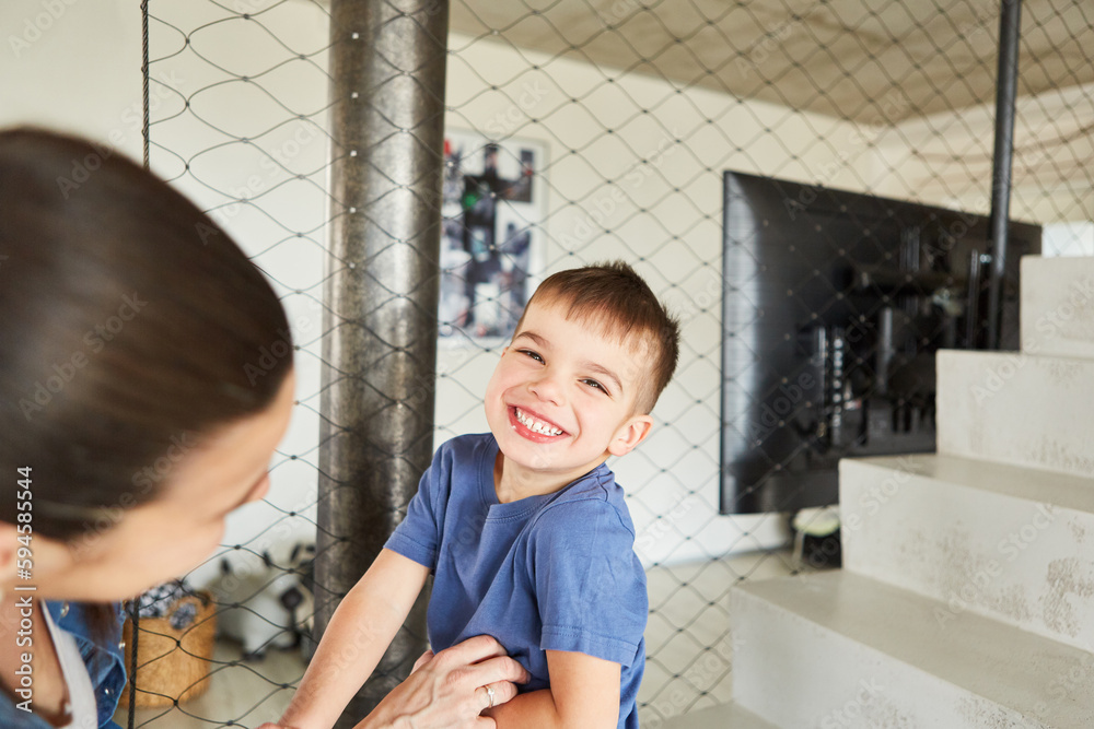 Lachendes Kind wird von seiner Mutter gekitzelt Stock Photo | Adobe Stock