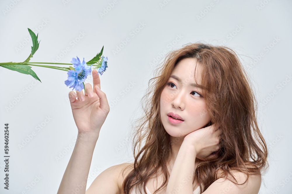 Beautiful Young Asian woman behind flower in beauty pose. Pretty girl ...