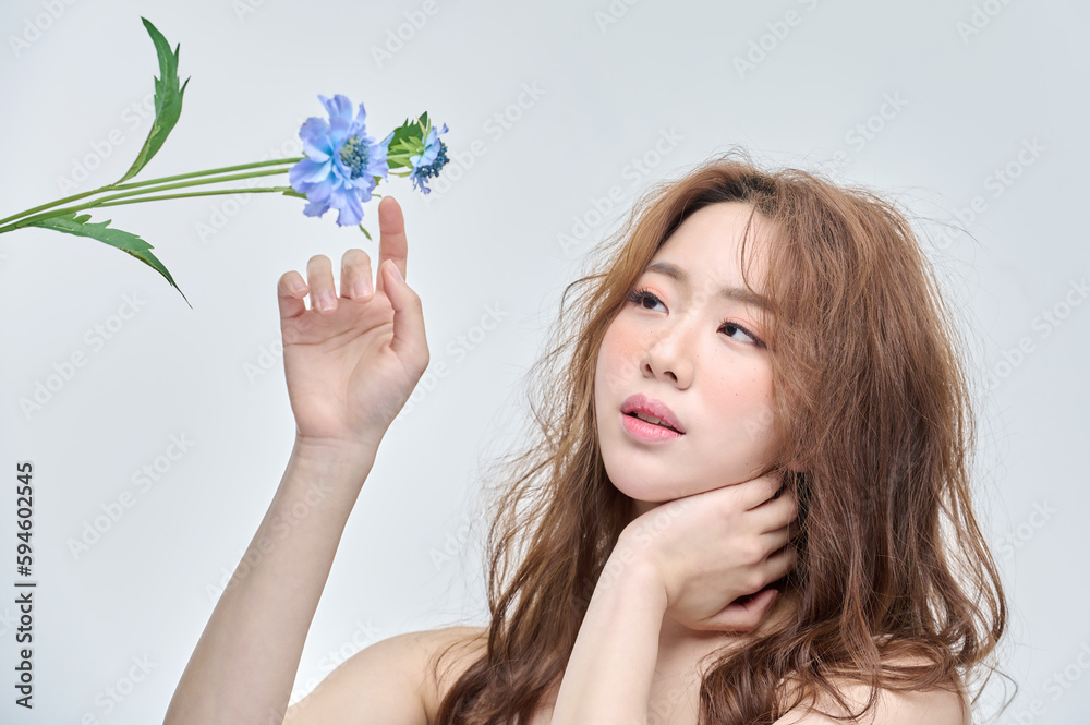 Beautiful Young Asian woman behind flower in beauty pose. Pretty girl ...