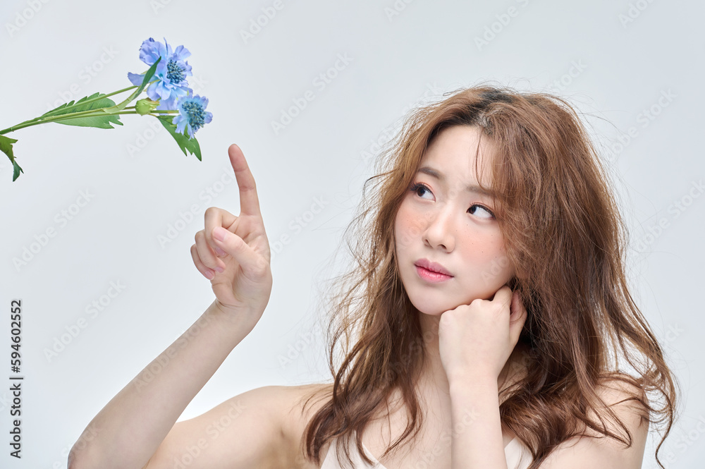 Beautiful Young Asian woman behind flower in beauty pose. Pretty girl ...