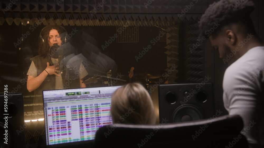 Stockfoto Experienced audio engineer and African American producer work ...