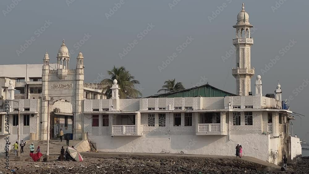 Haji Ali Dargah mosque in Mumbai, India, Maharashtra 4k Stock ビデオ ...
