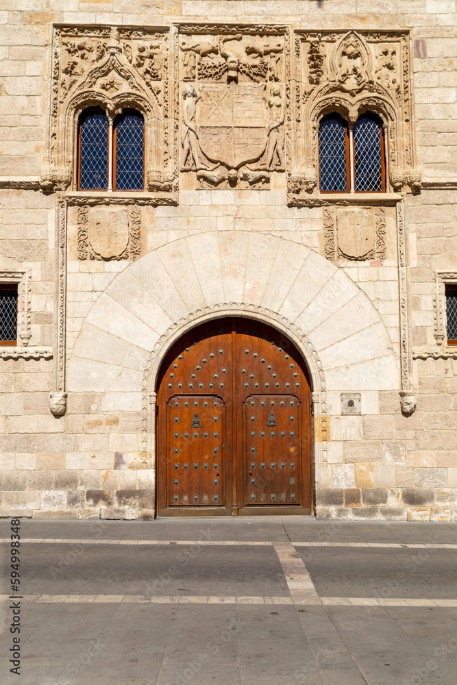Puerta del Palacio de los Momos. Construida a finales del siglo XV, su ...