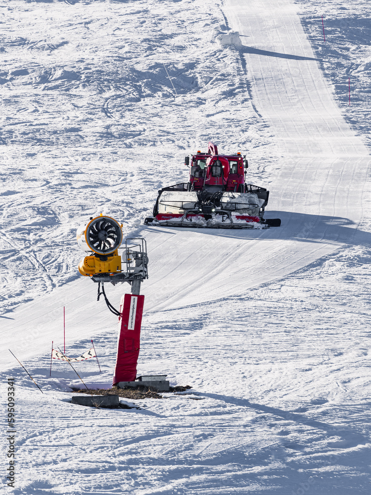 Snowcat, ratrack - machine for snow preparation while working in Alpe D ...