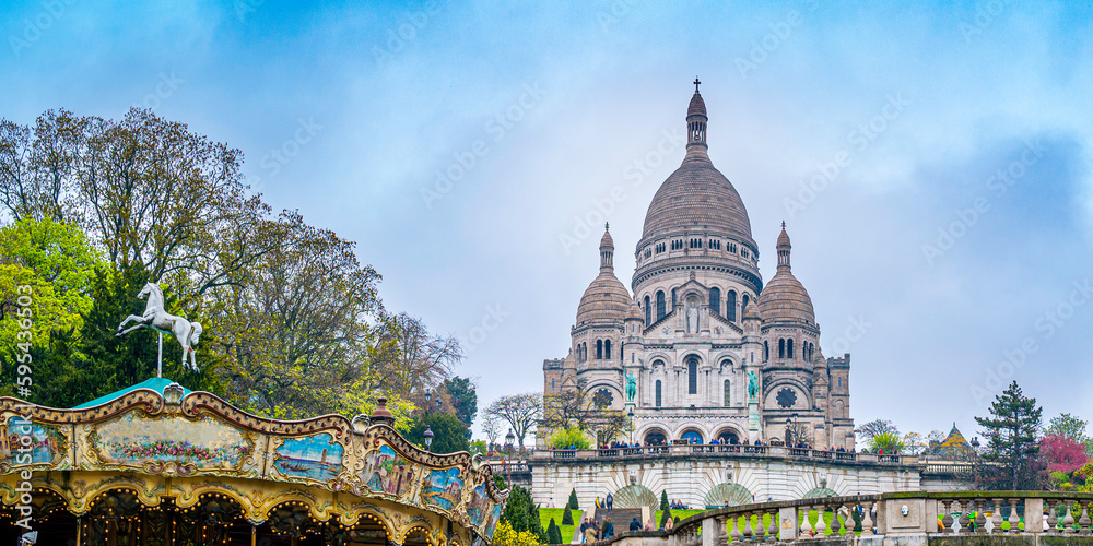 Foto de Paris skyline over the Sacre Coeur Basilica or Basilique Du ...