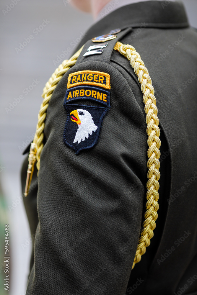 Servicemen Of The 10th Mountain Division And Of The 101st Airborne servicemen-of-the-10th-mountain-division-and-of-the-101st-airborne