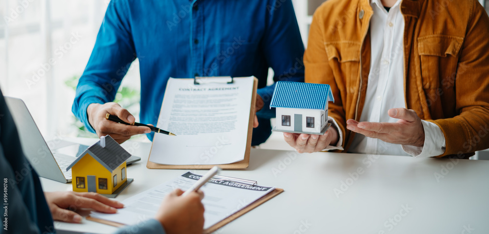 Fotografia do Stock: Sales giving male customer signing sales contract ...
