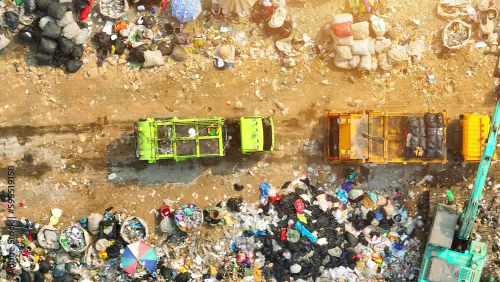 Vídeo do Stock: Landfills can contribute to pollution by releasing ...