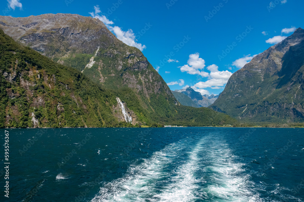 Navigating the magnificent Milford Sound (Piopiotahi) fjord, Fiordland ...
