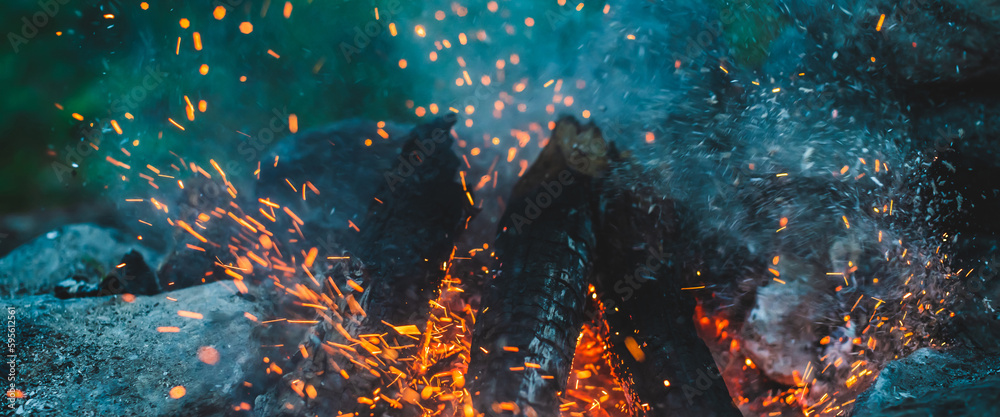 Fotka „Vivid smoldered firewoods burned in fire close-up. Atmospheric ...