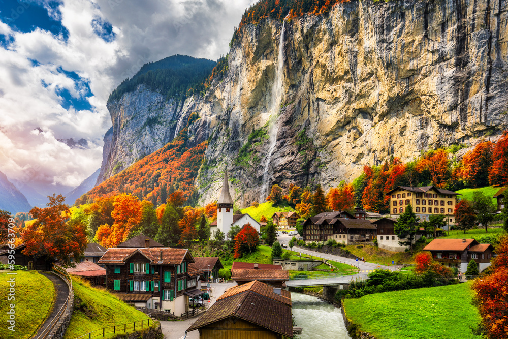 Captivating autumn view of Lauterbrunnen valley with gorgeous Staubbach ...