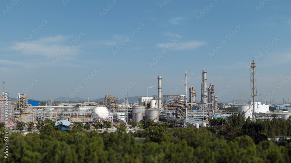 Chemical oil refinery plant, a crude oil refinery plant with steel ...