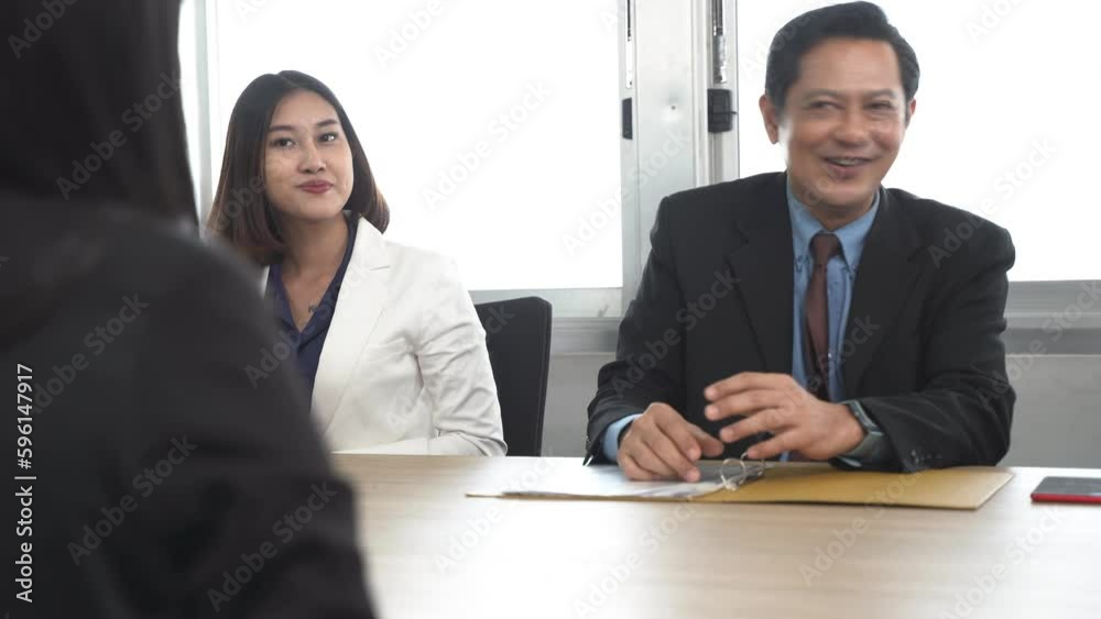 Video „Asian businessman just wrapped up an interview with amazing ...