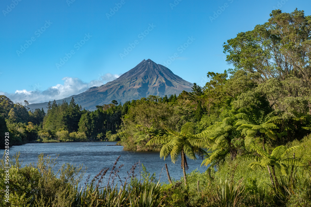 View of Mount Taranaki (Taranaki Maunga) from Lake Mangamahoe, Egmont ...
