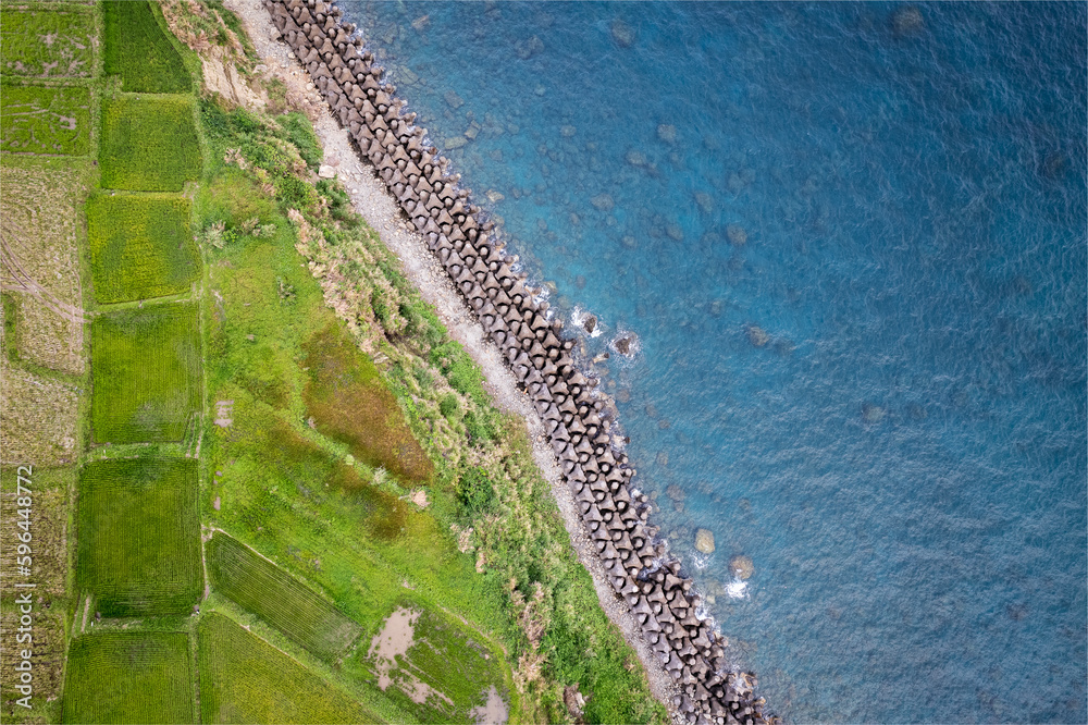 Foto de Bird's eye view of tetrapods dividing rice terraces and the ...