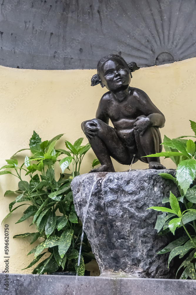 Jeanneke Pis ('Little Pissing Joan', 1987) 50-centimetre bronze statue ...