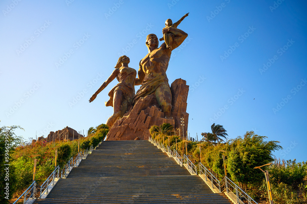 Foto de Dakar, Senegal - March 01, 2023 : Statue called Monument of the African Renaissance ...