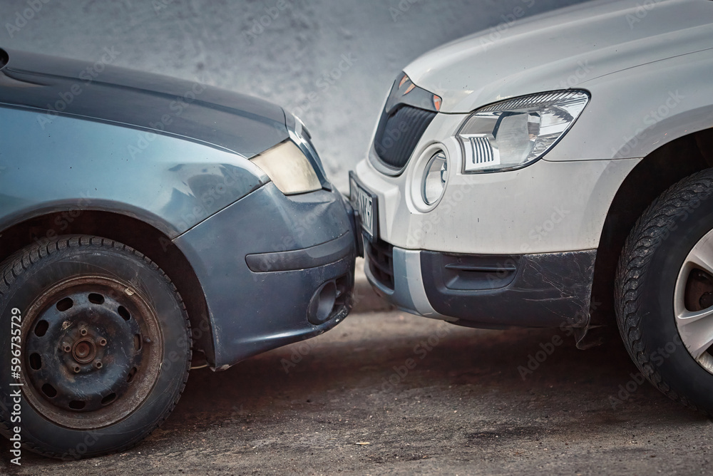 Foto de Car parking collision, minor damage. Parking accident between ...