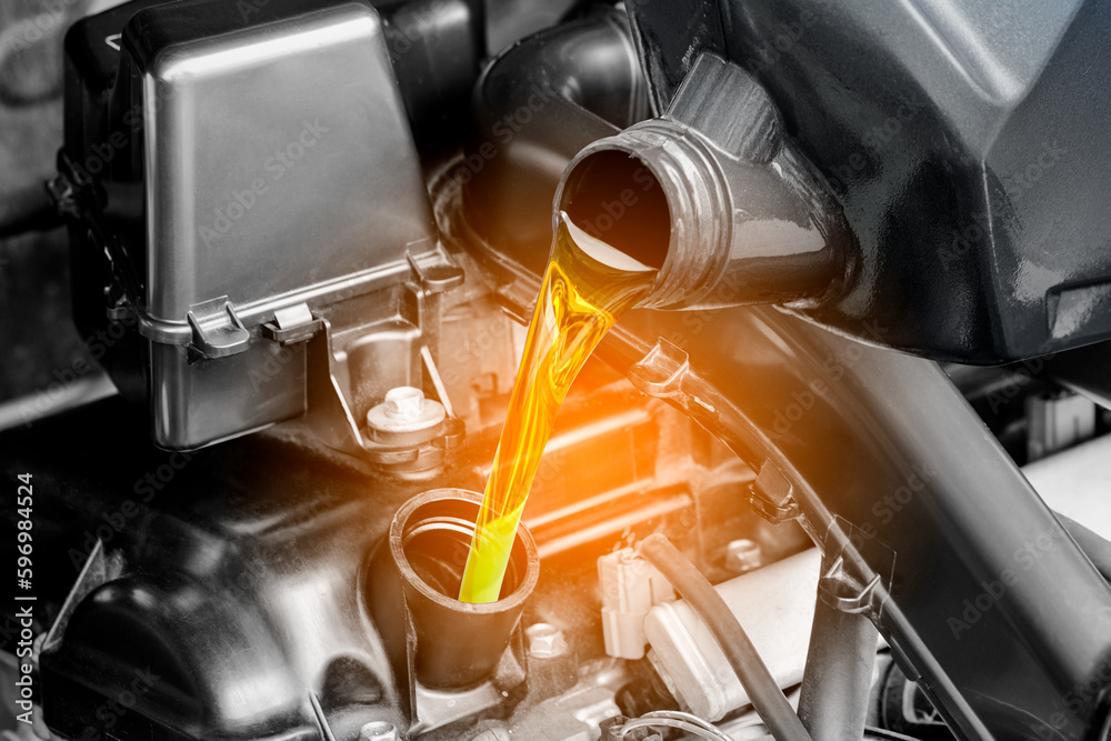 Refueling and pouring oil quality into the engine motor car ...