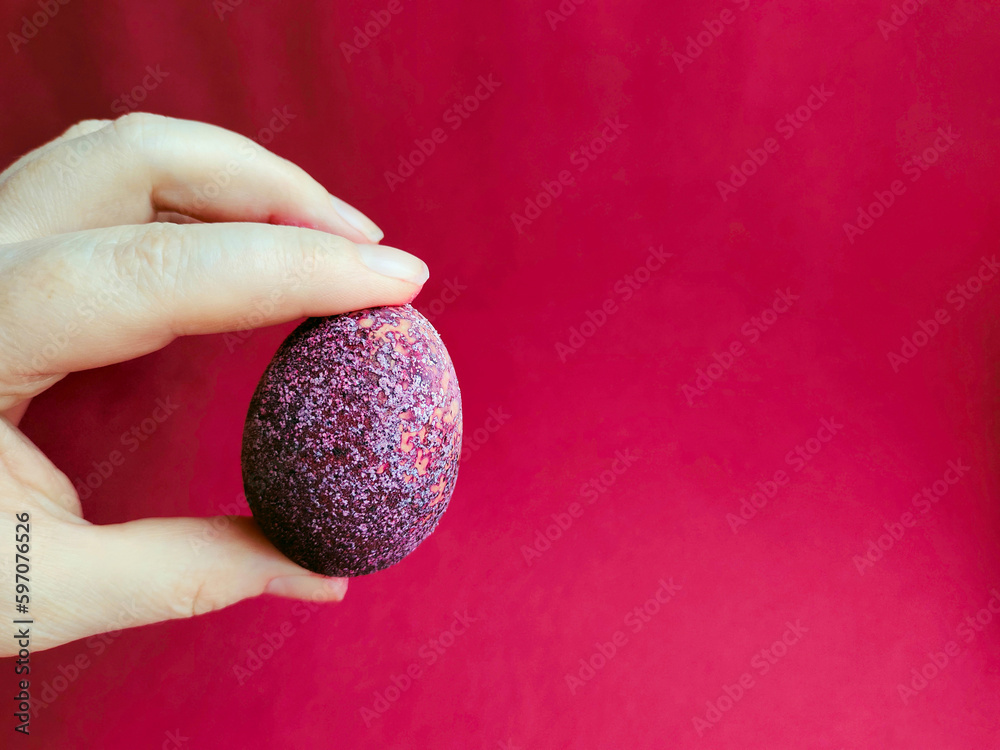 Easter eggs, painted in a new way, in red wine.the crystallization of ...