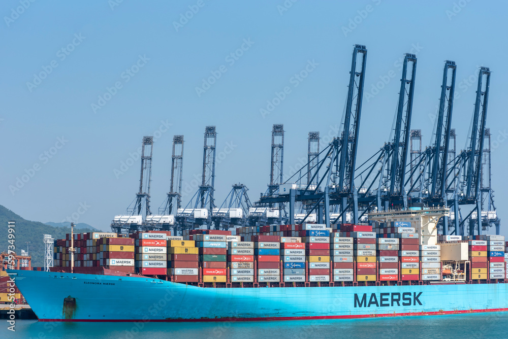 Large, Maersk owned, container ship "Eleonora Maersk" berthed under ...