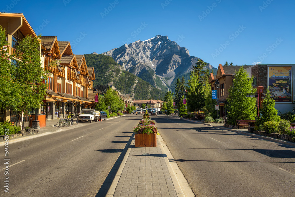 BANFF, ALBERTA, CANADA - JUNE 27, 2017 : Scenic street view of the ...