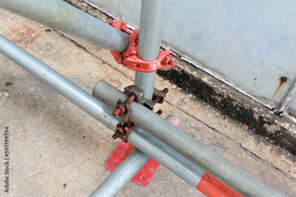 Scaffolding pipe clamp. Steel scaffolding and mounting parts for ...