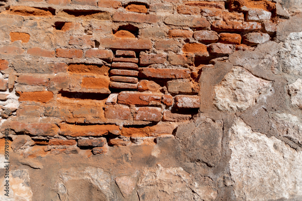 Muro antiguo de ladrillos y cemento con revoque roto Stock Photo ...