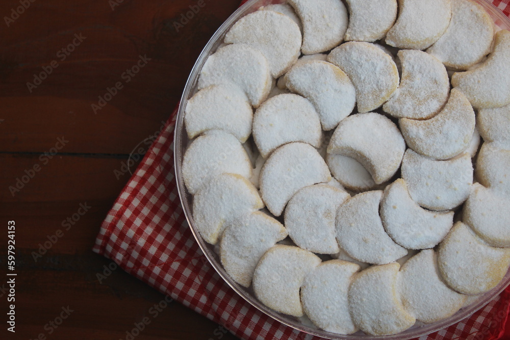 Snow white cake is a type of pastry that is synonymous with Eid al-Fitr ...