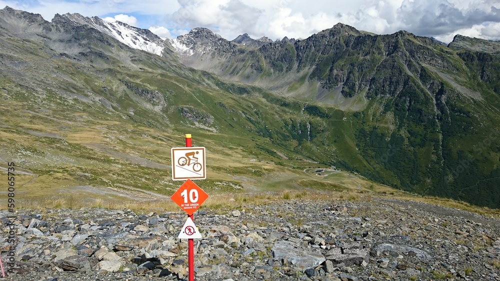 piste de vtt montagne au plan du repos à la rosière dans la vallée de ...