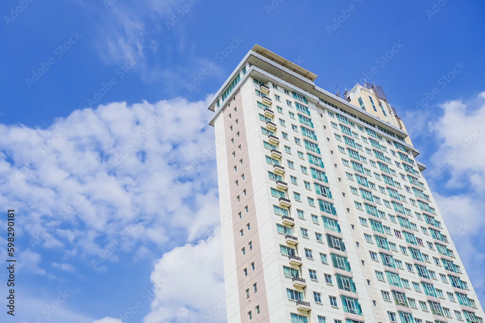 High-rise building photographed from below in the morning with clouds ...