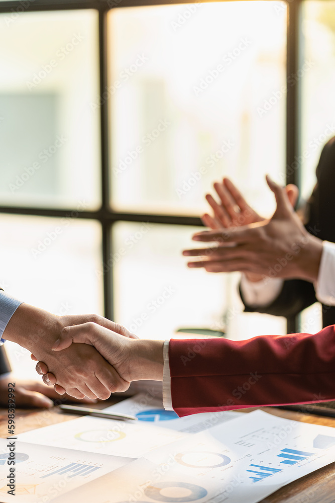Businessmen shake hands with customers in modern conference rooms, team ...